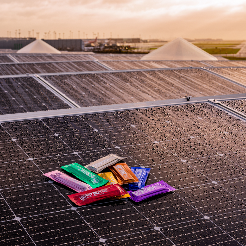 Simply® Dark Marci | Marzipan and a double layer of premium dark choco